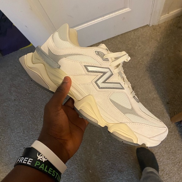 New Balance | Shoes | New Balance Cream And Gray Sneakers With Chunky ...
